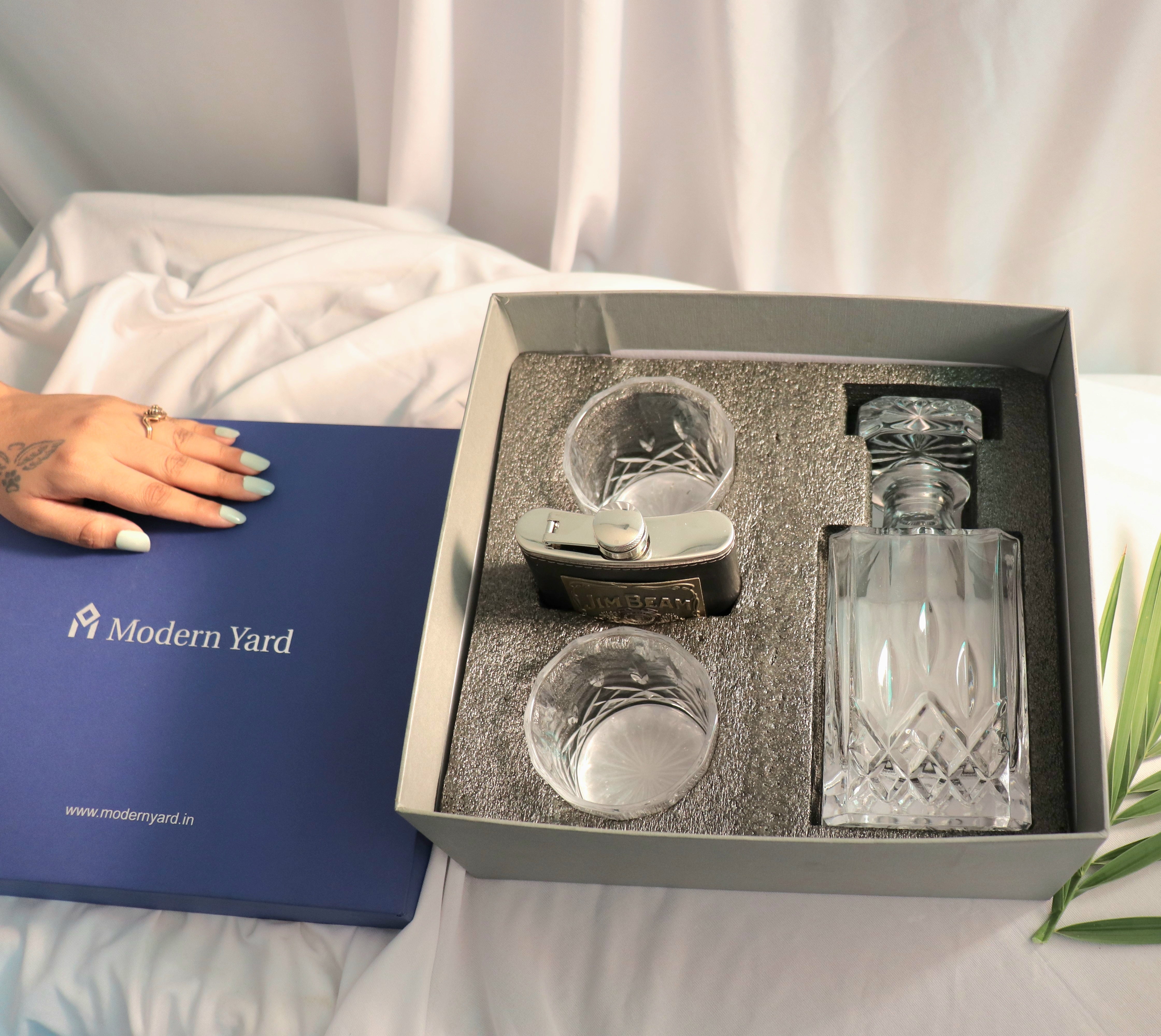1 Decanter, 2 Whiskey Glass & 1 Flask Gift Set – Modern Yard Official